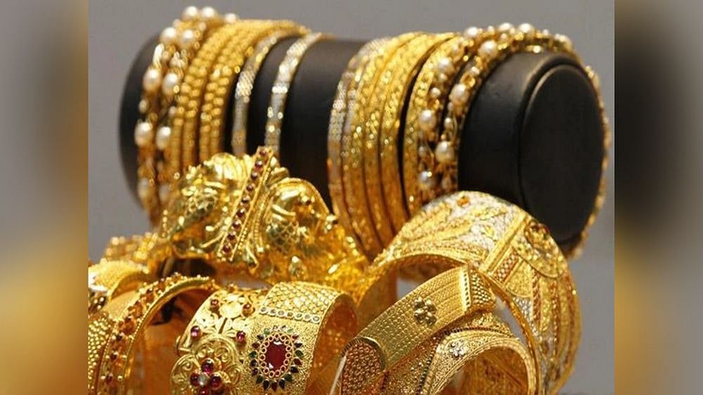 Gold declines Rs 305; silver plummets Rs 805