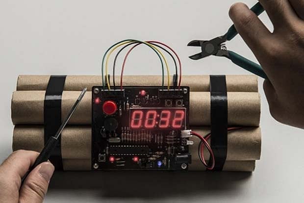 Police defuse bomb found near temple