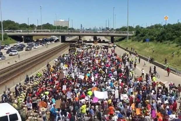 Anti-violence protesters block major freeway in Chicago
