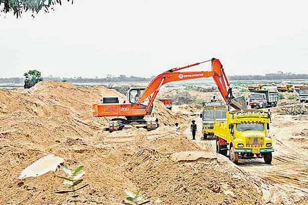 Sand lorry owners in TN threaten strike over prolonged closure of govt ...