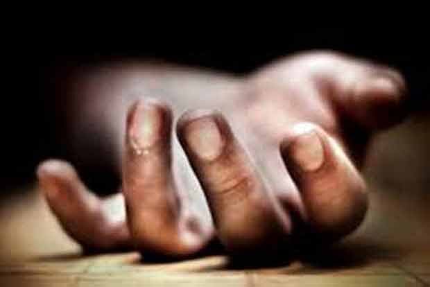 Chain snatcher comes under wheel, driver beaten to death