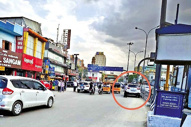 Restaurants make Anna Salai their parking lot, choke traffic flow