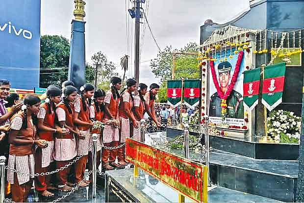 Tamil Nadu Salutes Kargil Heroes: Memorial for Maj Saravanan unveiled ...