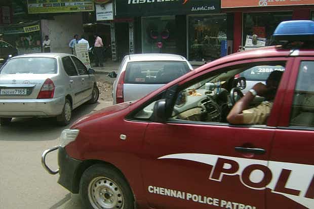 Cops seize car with Rs 10L near AP border