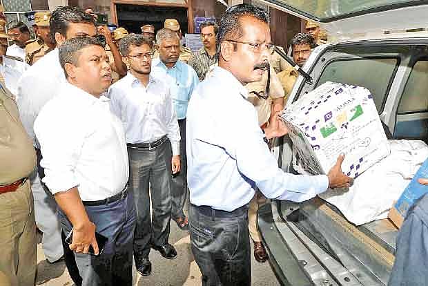 Flying squad takes possession of 94 kg gold found in car in Karur