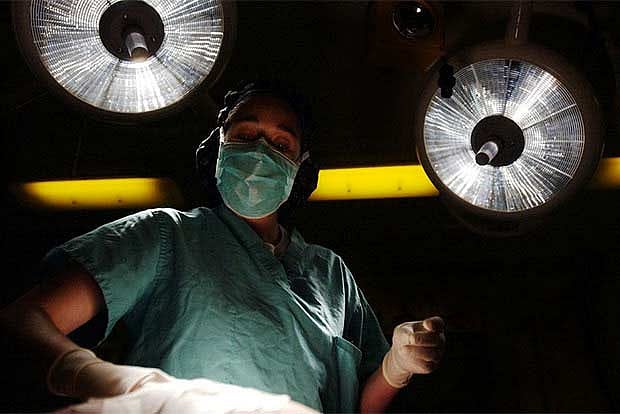 2 undergo tubeless thoracoscopic surgery