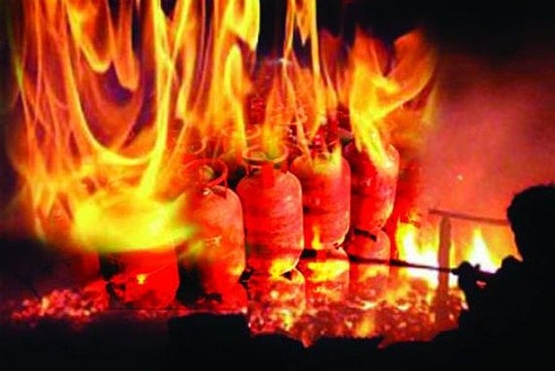 5 dead in Salem as cylinder explosion triggers building collapse