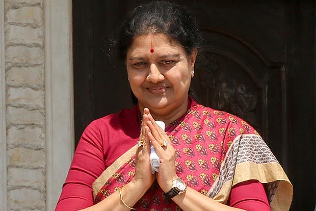 Sasikala's resurgence gets response from sulking and former AIADMK ...