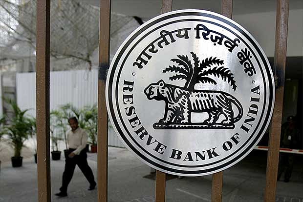 RBI rolls back norms for deposit of old notes by KYC customers