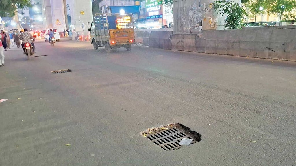 Chennai: SWD pit on Arcot Road raises safety concerns for motorists