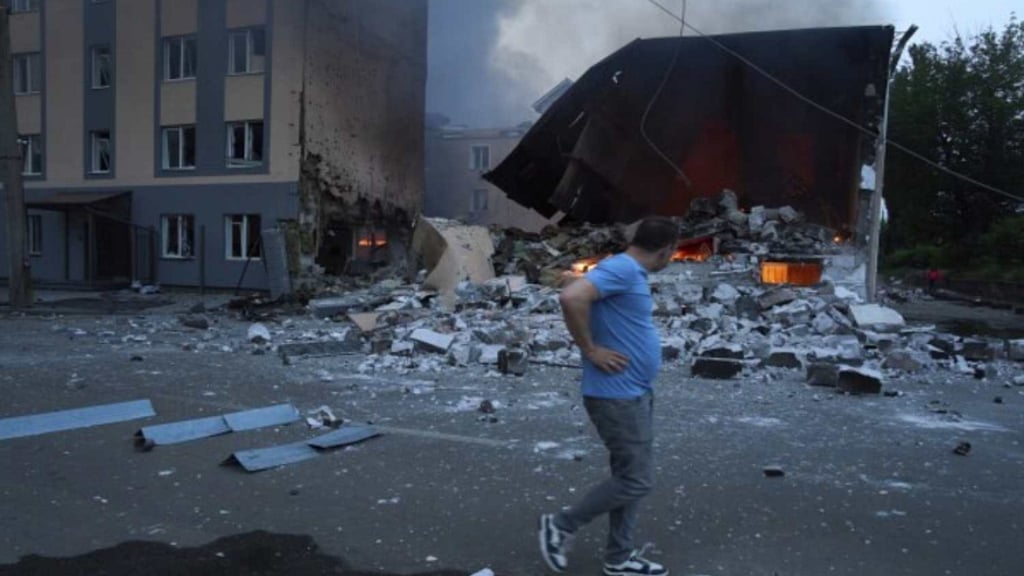 Russia attacks Kyiv with missiles and drones, injuring 8 ahead of ...