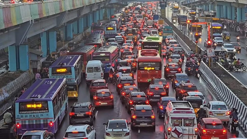 Traffic chokes on Chennai-Tiruchy NH as lakhs head to native places