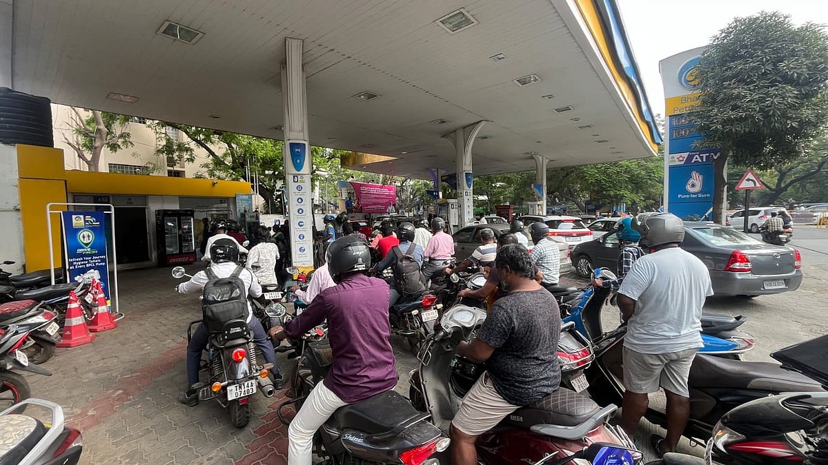 Panic-stricken crowds throng Chennai petrol bunks amid shortage rumours