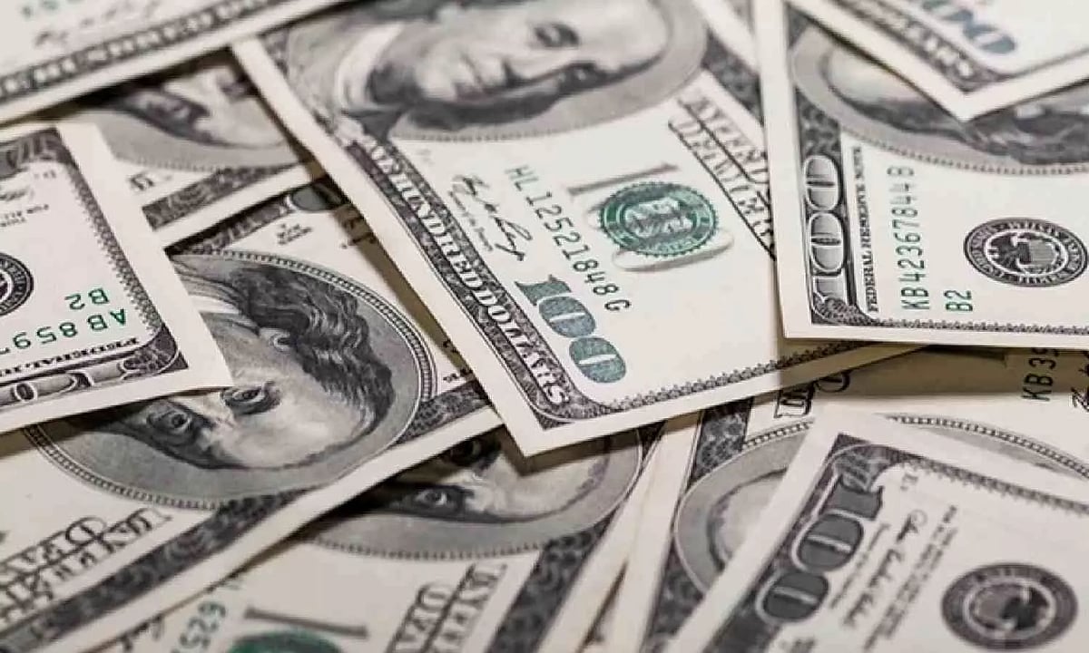 Dollar mixed vs major peers; pounds slips, yen briefly jumps