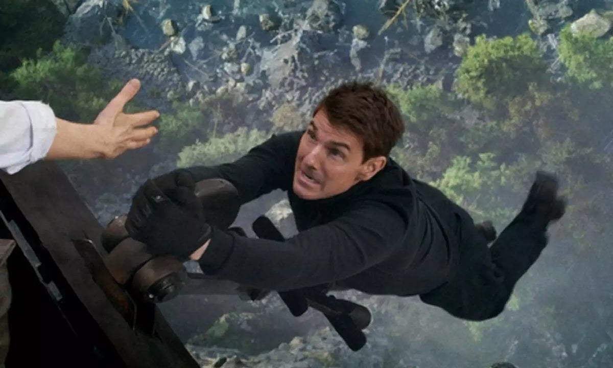 Tom Cruise feted with Guinness World Record for his stunt in ‘Mission ...