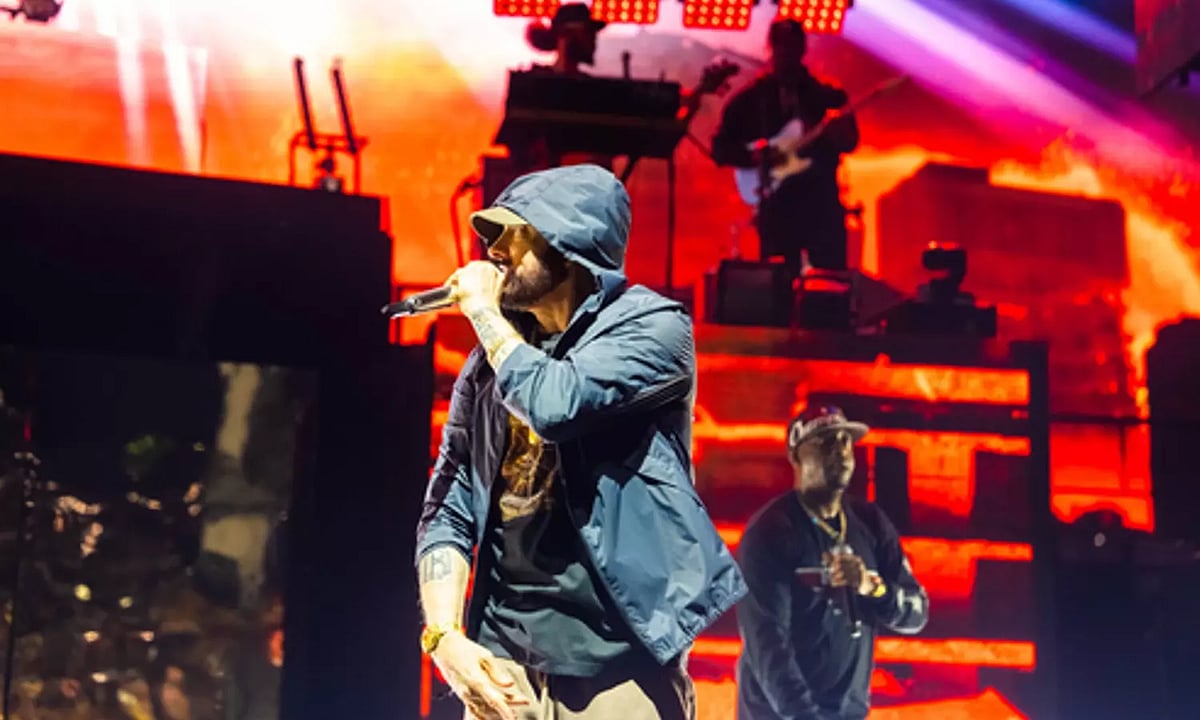 Eminem joins 50 Cent on stage in surprise appearance in Final Lap Tour ...