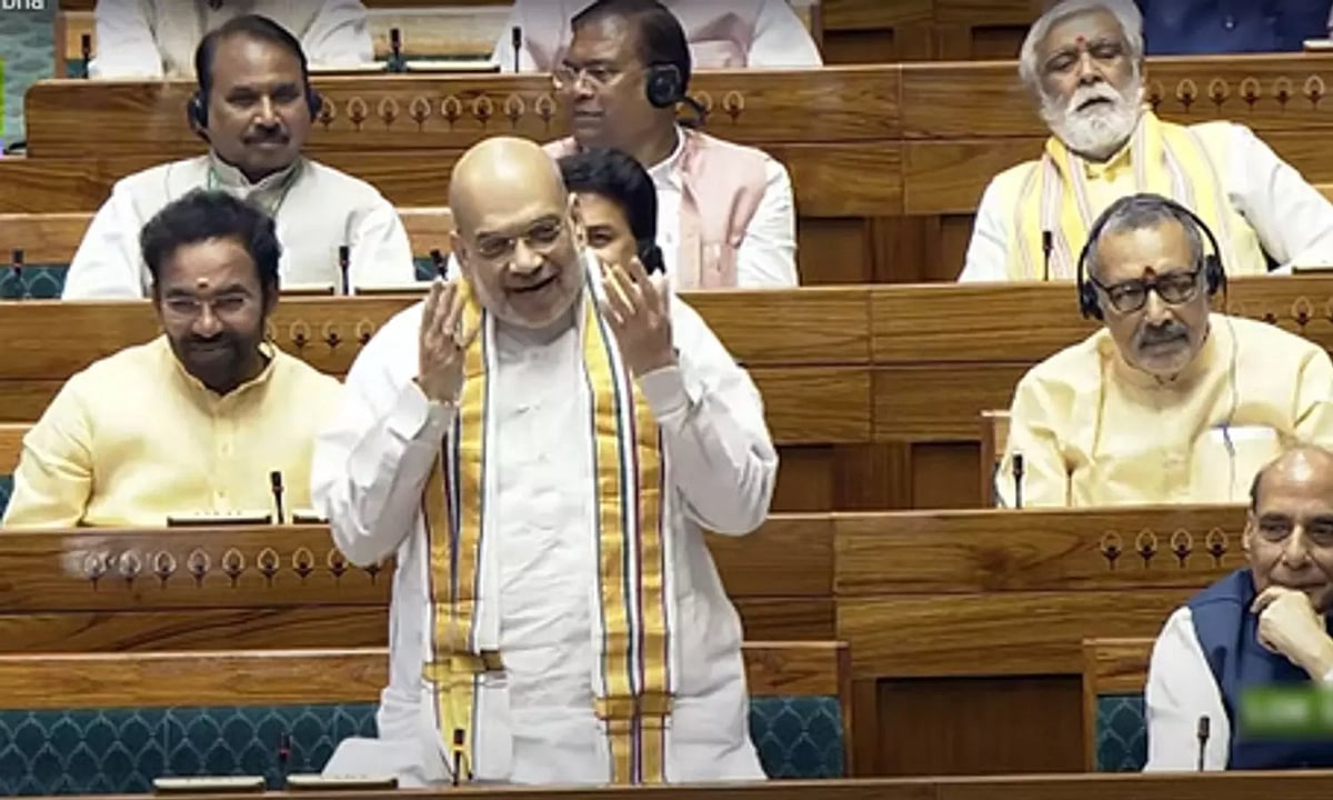Amit Shah says 'daro mat' as Rahul Gandhi leaves LS after speech
