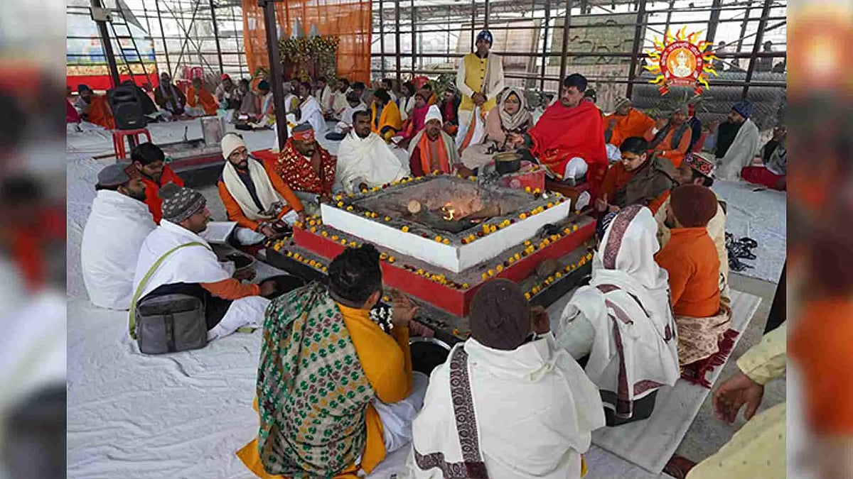 Ayodhya: Yajna, accompanied by chanting of Vedic verses, performed at ...