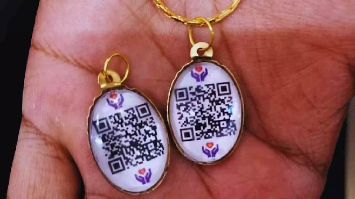 Mentally unwell child reunited with parents due to pendant with QR code
