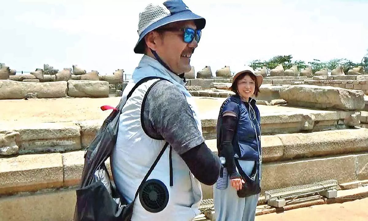 Pretty cool! Japanese couple in AC jackets turn head-turner at hot Mahabs