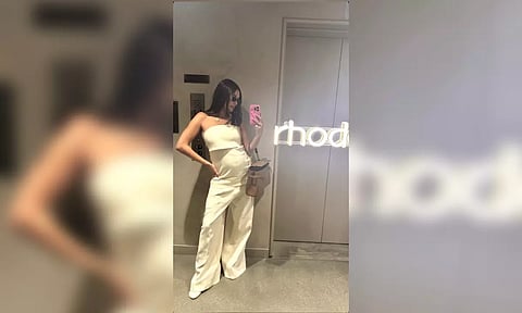 Hailey Bieber flaunts baby bump in mirror selfie, looks all prepared to ...