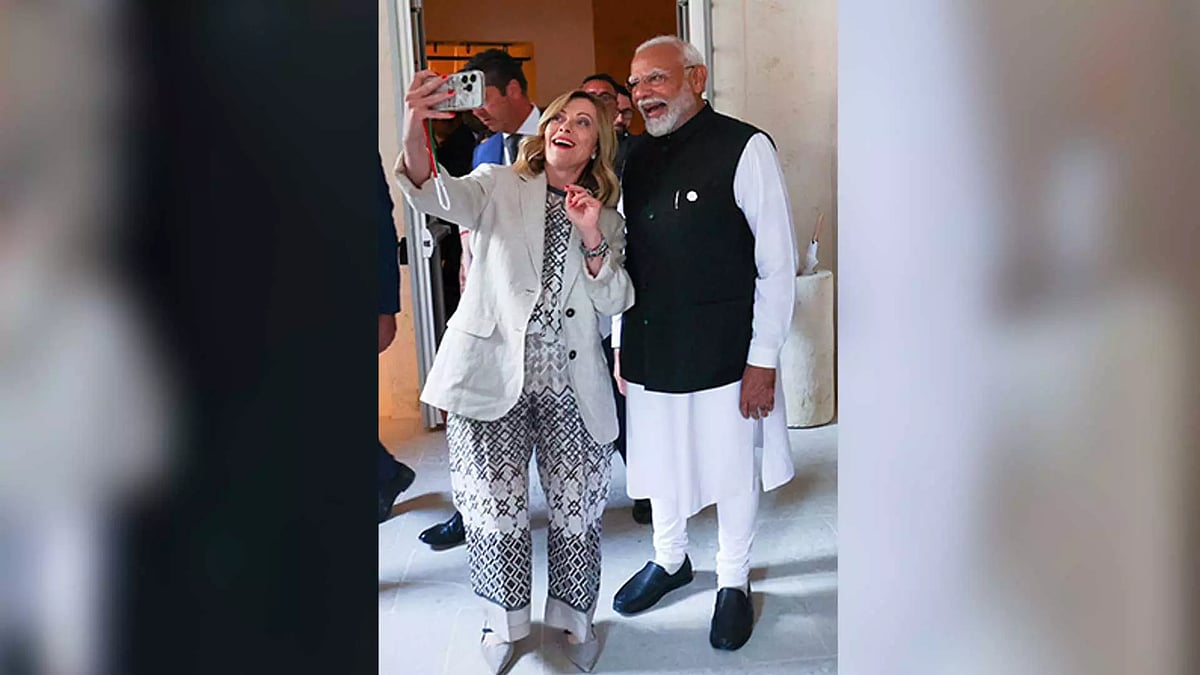 'Melodi' moment again: Italian PM Meloni clicks selfie with PM Modi on ...