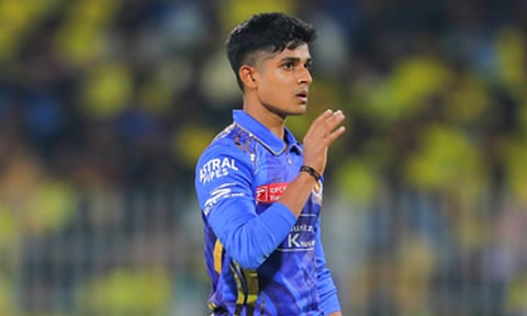 Mumbai Indians' Vignesh Puthur, son of Kerala auto driver, steals the ...