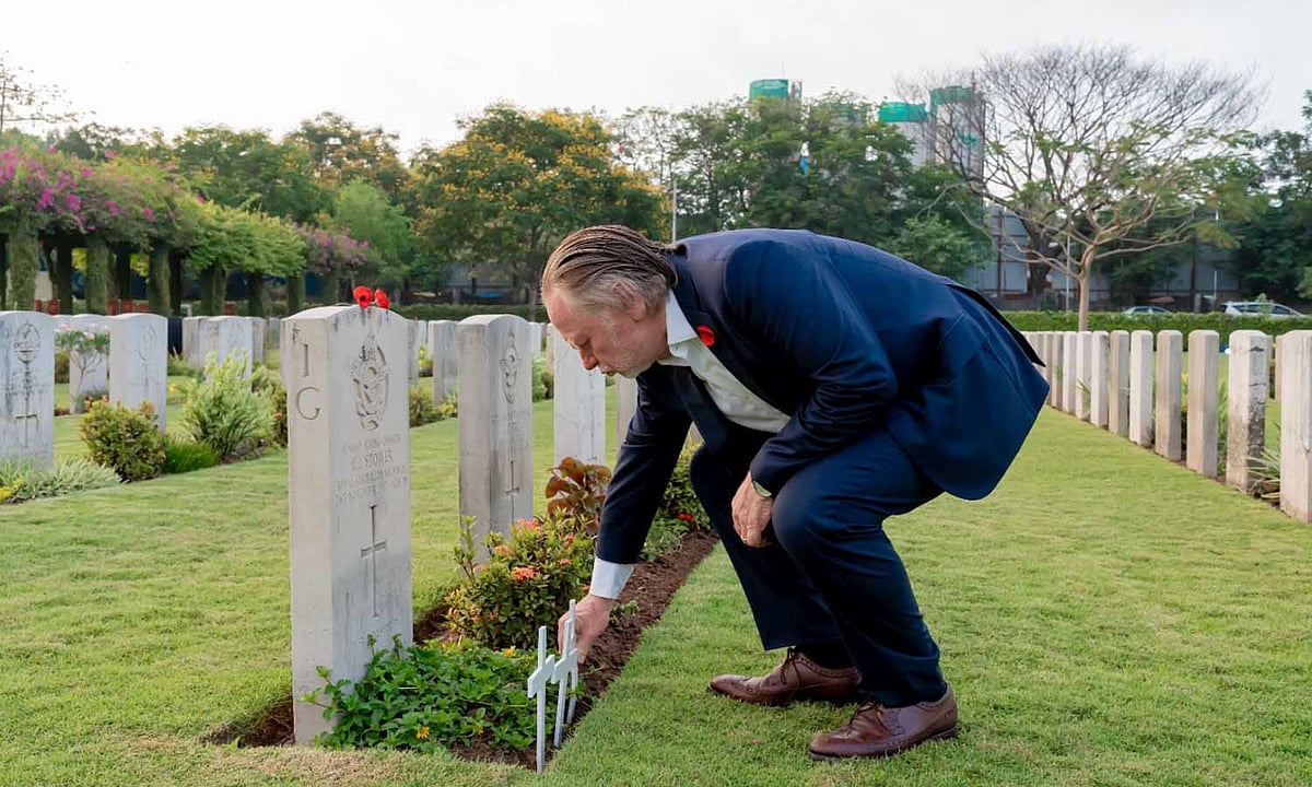 Australian convoy observes Anzac Day at Madras War Cemetery