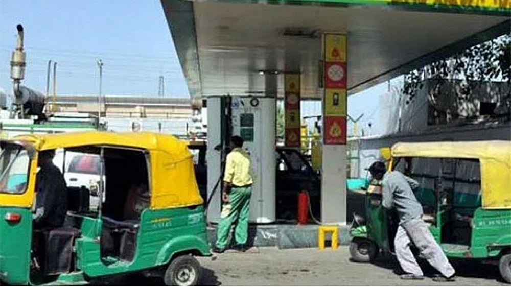 SETC, Torrent Gas launch CNG refuelling station at Nagapattinam