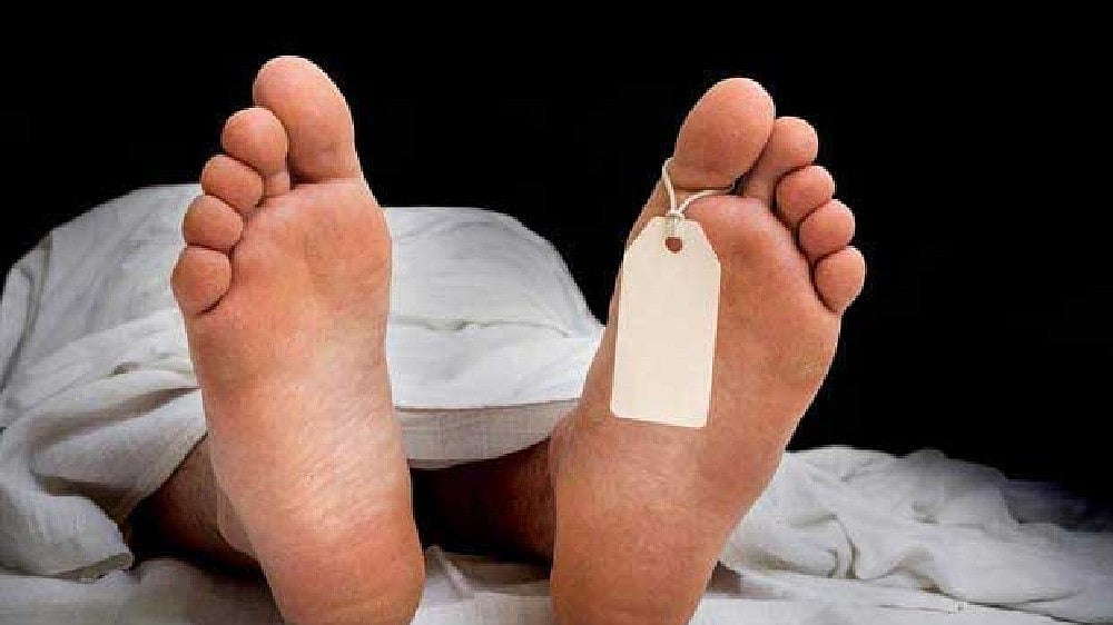 Riding triples turns fatal for woman as bike rams truck near Adyar