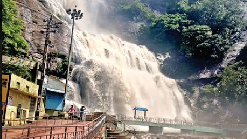 Bathing banned in Courtallam as rain triggers heavy flow in falls