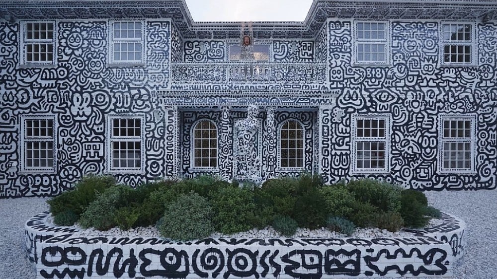 UK artist covers his house with hand-drawn doddles, fulfills dream