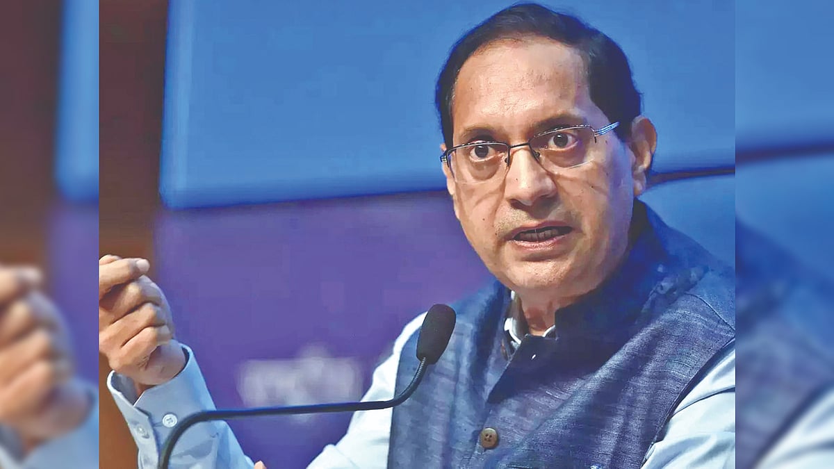 Centre must set moderate divestment targets: Official