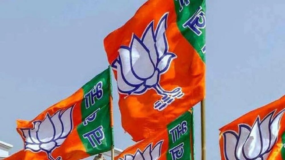2 AAP corporators from Surat join BJP; 1 removed for anti-party activities