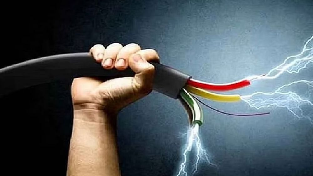 At teen's funeral, 21-yr-old electrocuted; Two in serious condition