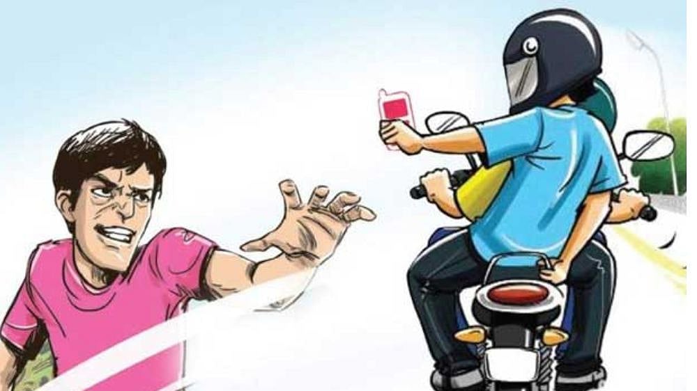 Duo held for mobile phone snatching near Tiruvottiyur