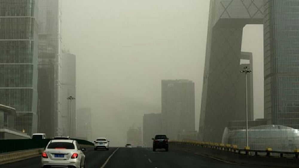 Severe sandstorm engulfs Beijing, air pollution soars to hazardous levels