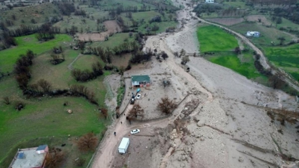 5 dead due to floods in quake-hit Turkish provinces