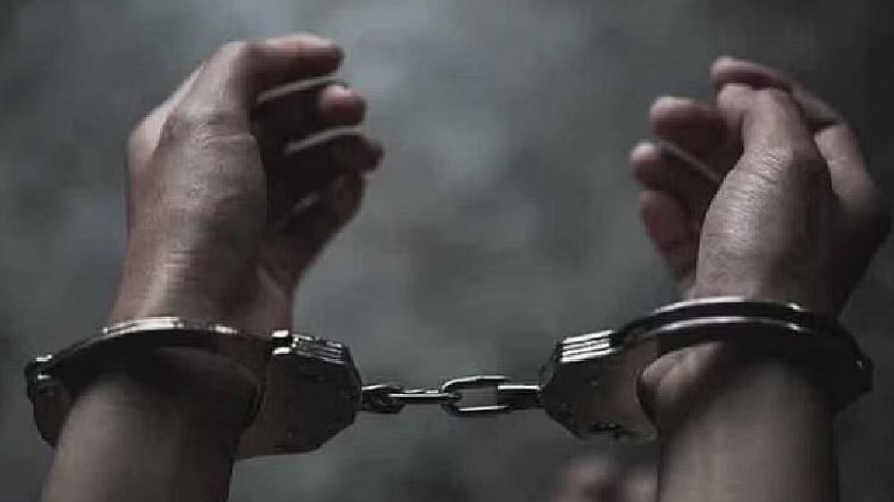 IPhones robbed from abducted trader; 2 held