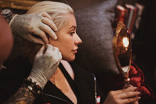 Christina Aguilera celebrates her freckles