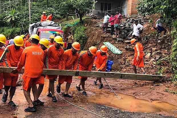 Massive relief, rescue operations in flood-hit Kerala, 3 defence forces ...