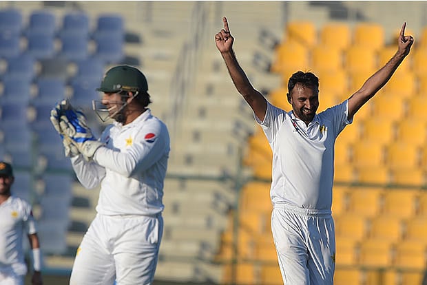 Pakistan vs New Zealand: Williamson, Watling dig in after Yasir shines ...