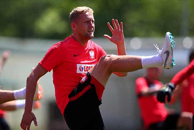 Poland's Glik making steady progress after shoulder injury