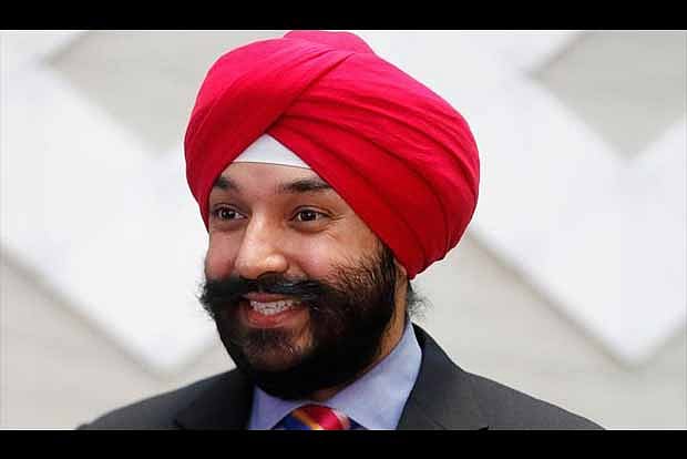 Canada Sikh minister asked to remove turban at US airport