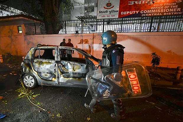 Streets strewn with stones, footwear after Delhi Gate violence