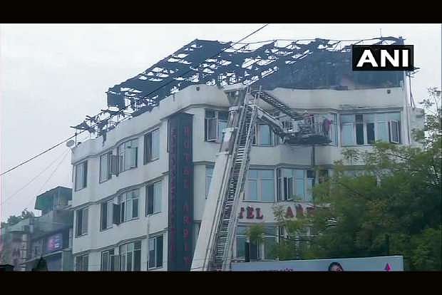 17 killed in massive fire in central Delhi Hotel