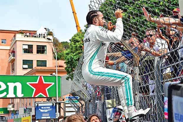 Hamilton beats Bottas to pole position as Ferrari struggles﻿