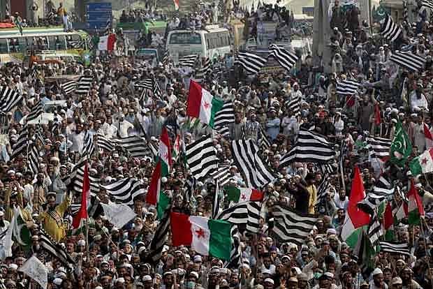 Pak govt makes elaborate security arrangements to control 'Azadi March ...