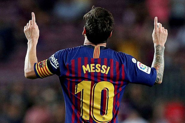 Messi equals Pele's record of 643 goals for a single club
