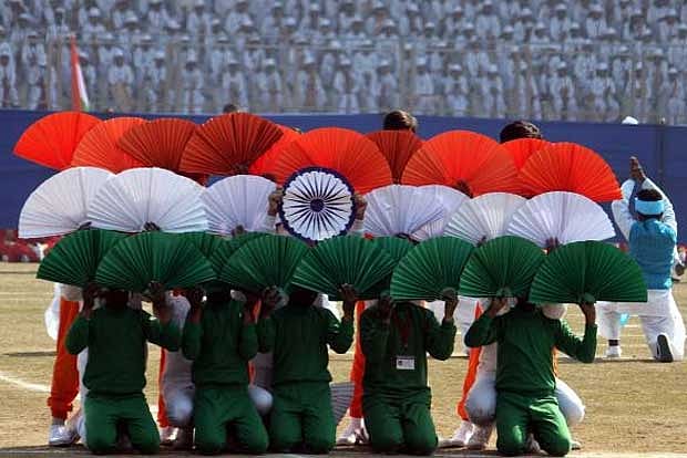 71st R- Day: 22 Tableaux, Brazilian Prez and national anthem with 21 ...